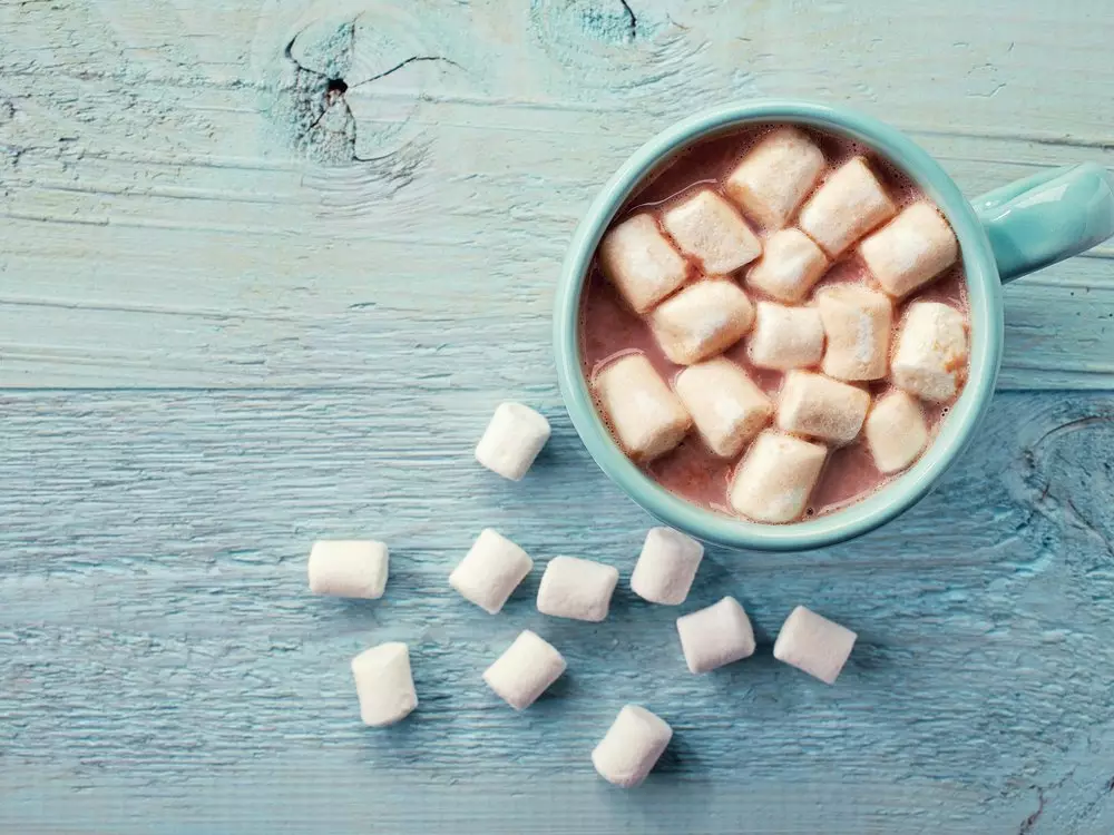 Marshmallow-top warm sjokolade sal jou warm hou hierdie lang sonstilstand nag