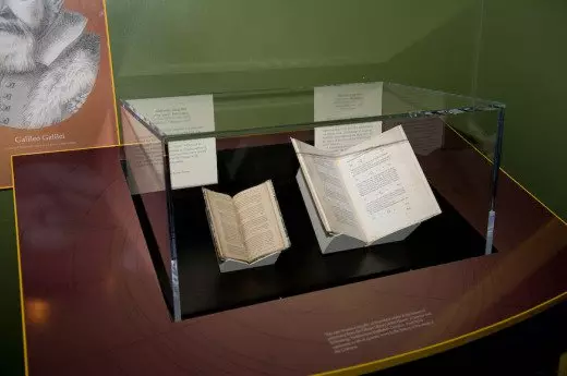 První vydání vystavené knihy Galileo