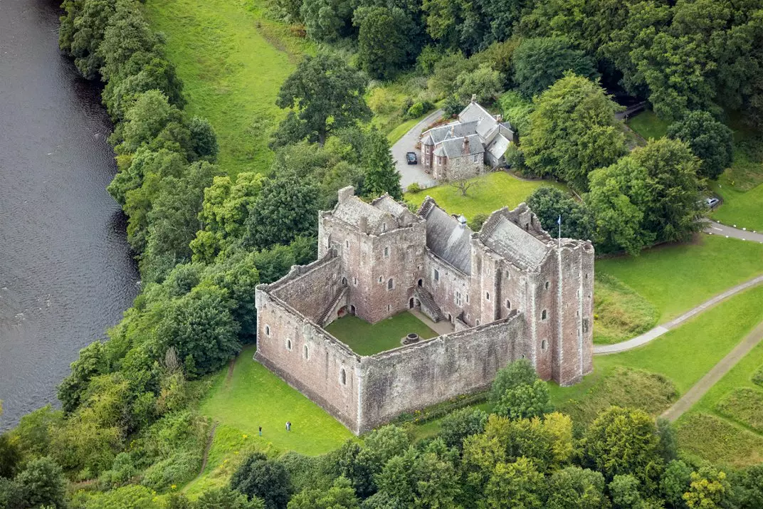 Tìm việc? Làm thế nào về làm việc tại một lâu đài Scotland tuyệt đẹp?