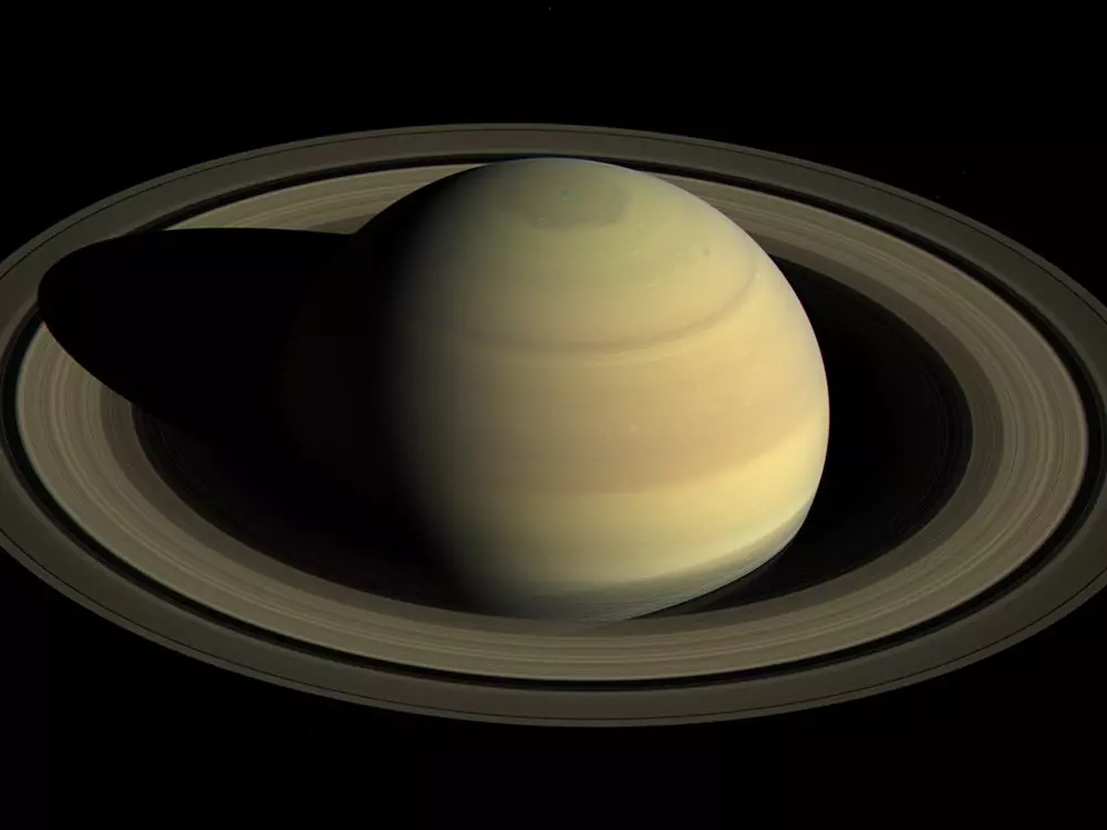 Berî ku Zengên Saturn Hebin Dînozor Li Derdorê Hebûn