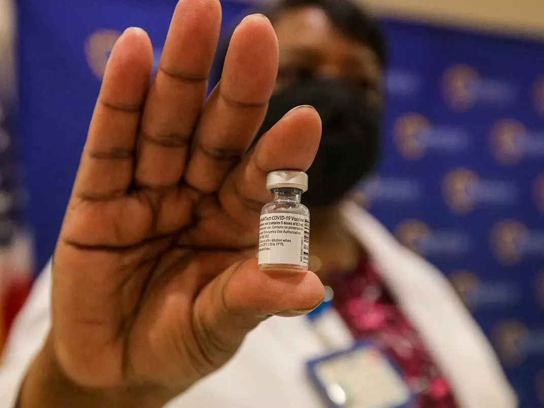 Lô vắc xin Pfizer-BioNTech đầu tiên