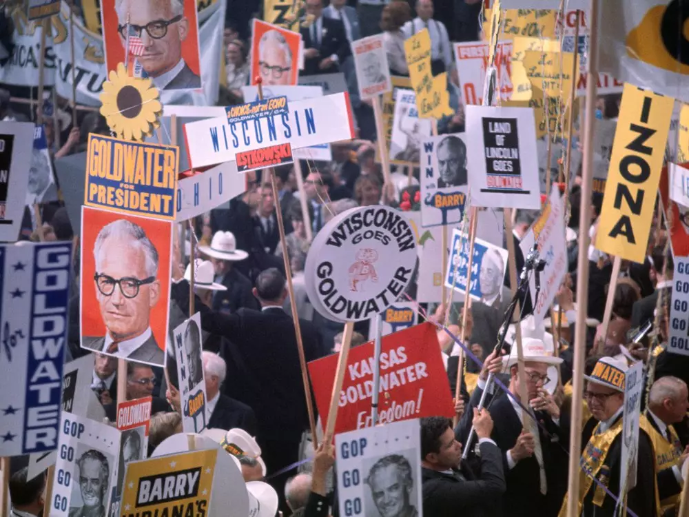 Goldwater podpiše na republikanski konvenciji iz leta 1964