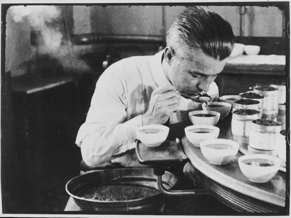FDA:lla oli ennen ihmisiä, joiden tehtävänä oli maistaa teetä