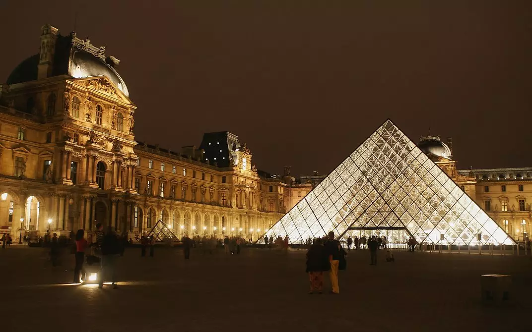 Y Louvre