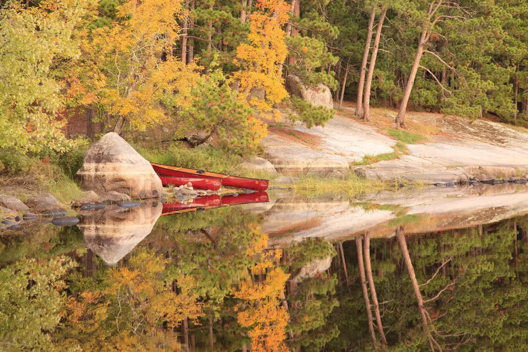 Naj vas te fotografije popeljejo na mirno veslanje v obmejnih vodah Minnesote