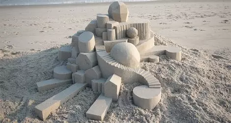 Increíbles castillos de arena modernistas esculpidos por Calvin Seibert
