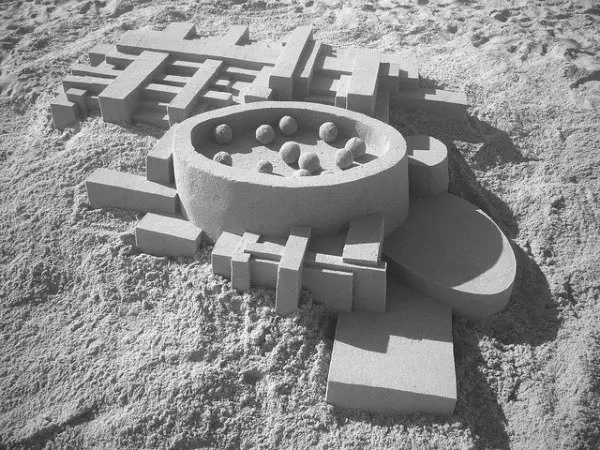 Nevjerojatni modernistički dvorci od pijeska koje je isklesao Calvin Seibert 8582_10