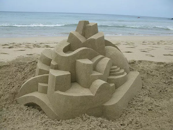 Erstaunliche modernistische Sandburgen, die von Calvin Seibert modelliert wurden 8582_6