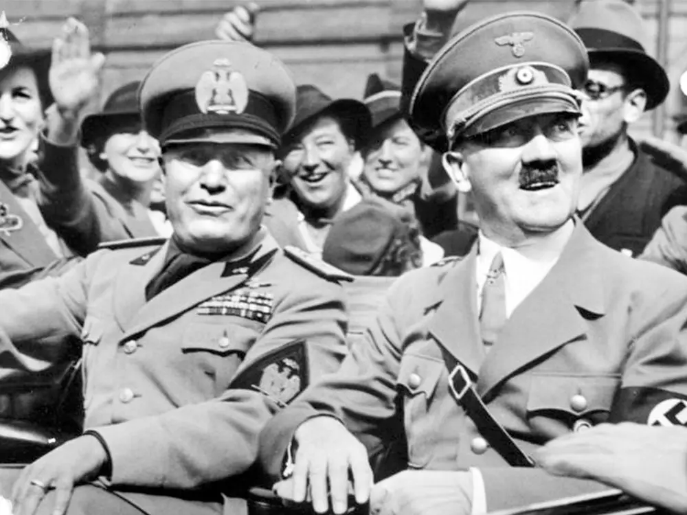 Benito Mussolini dan Adolf Hitler