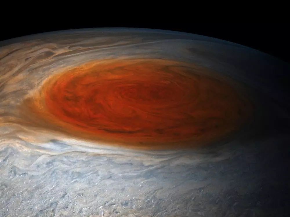 ¿Qué acecha debajo de la gran mancha roja de Júpiter?