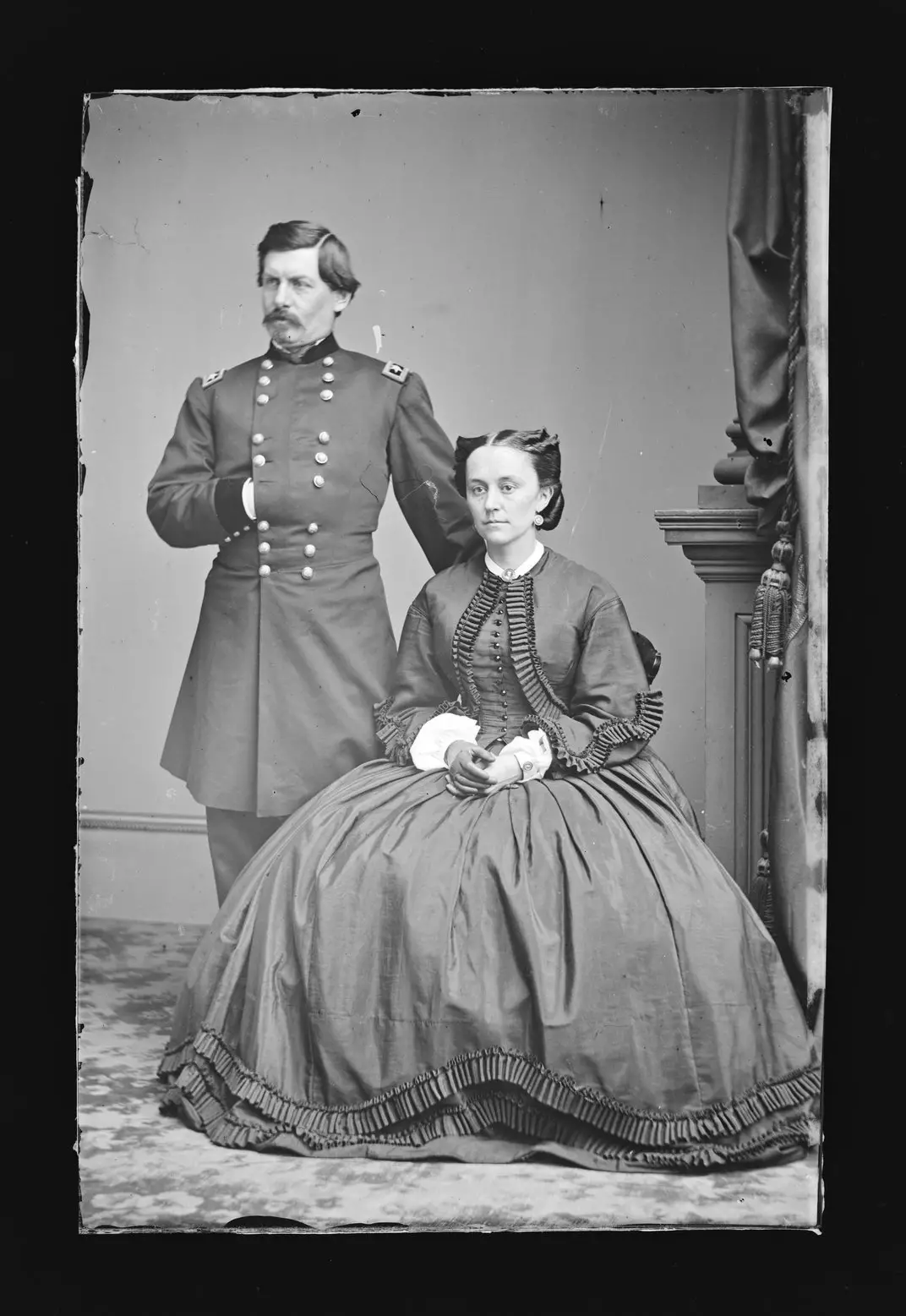 George Brinton McClellan 和妻子 Ellen Marcy McClellan，Mathew Brady Studio，c。 1860-70