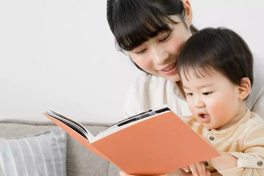 Studije mozga predlažu koje knjige čitati svojoj bebi—i kada
