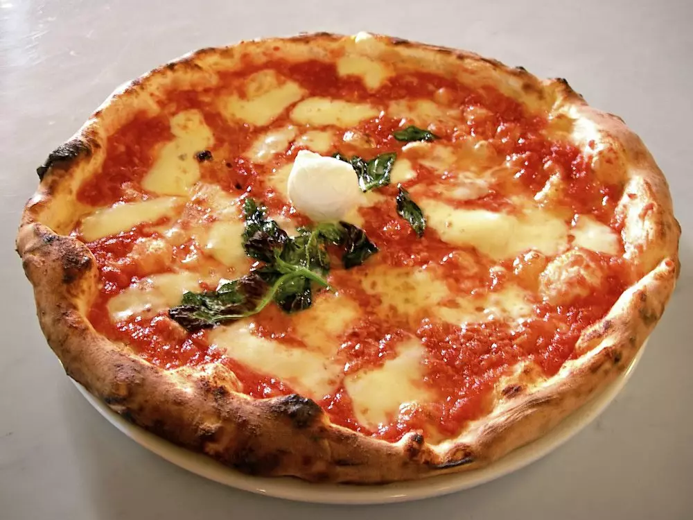 Mamma Mia!: Inzira ya Pizza yo gukora Naples ibona umurage wa Unesco