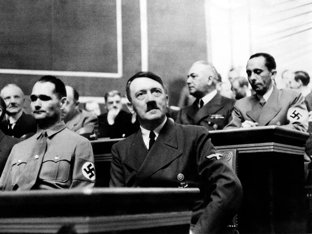 Hitler á Reichstag fundi