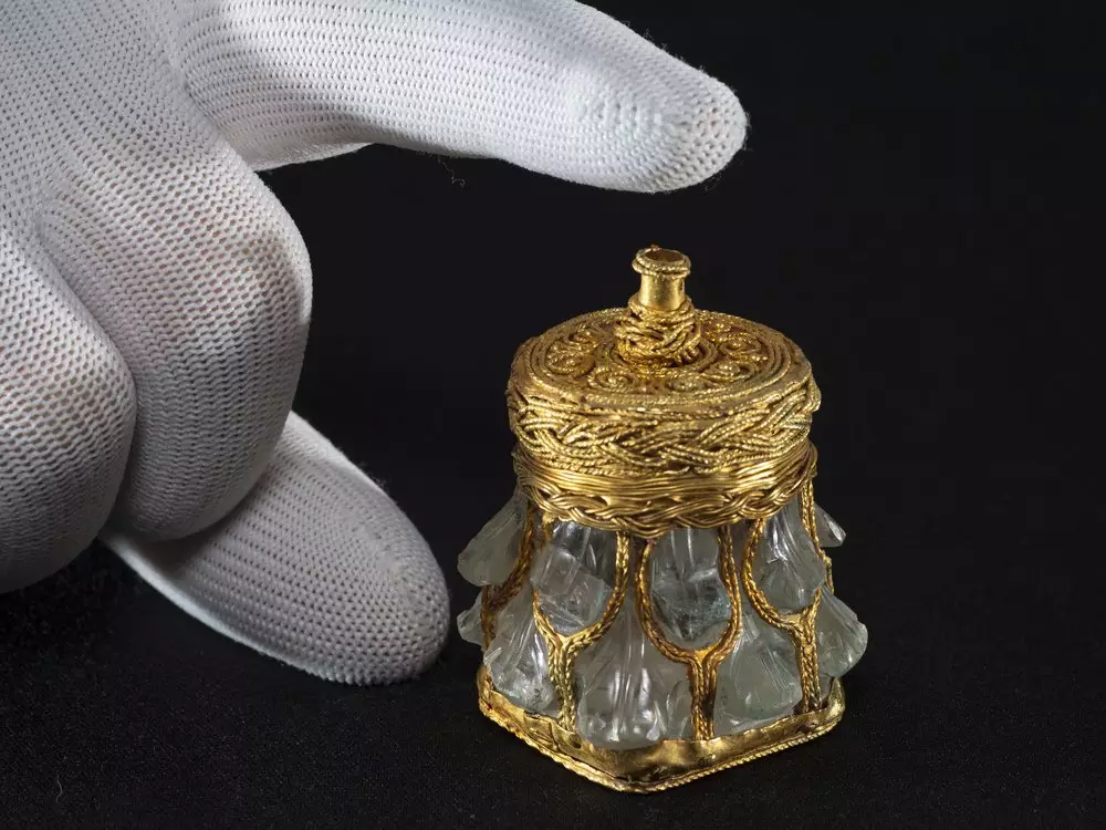 E seltenen, Gold-Wrapped Jar kann de Glanz vu fréimëttelalterleche Groussbritannien opdecken