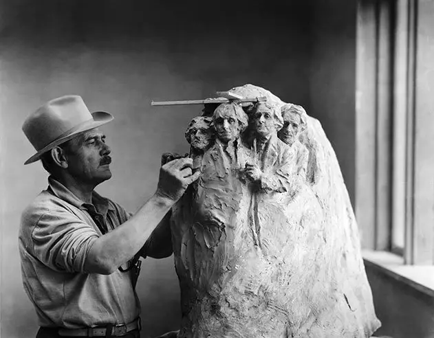 Gutzon Borglum carving