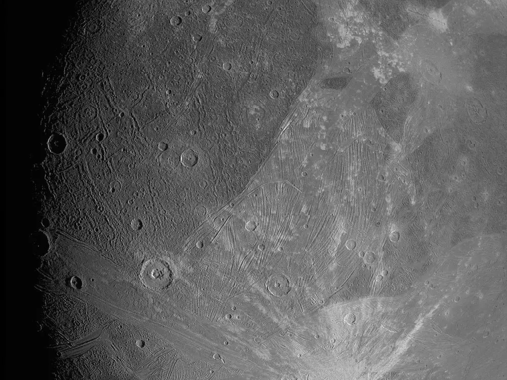 Jupiters måne Ganymede høres ut som oppringt Internett