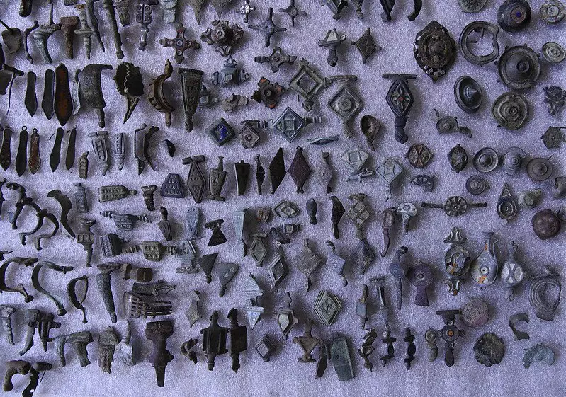 Urzędnicy przejmują 27 400 artefaktów zrabowanych przez jednego francuskiego poszukiwacza skarbów
