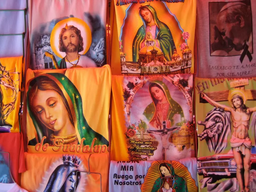 Мексика шәһәрендә тугрылыгыгызны күрсәтүнең яңа ысулы: футболка киегез