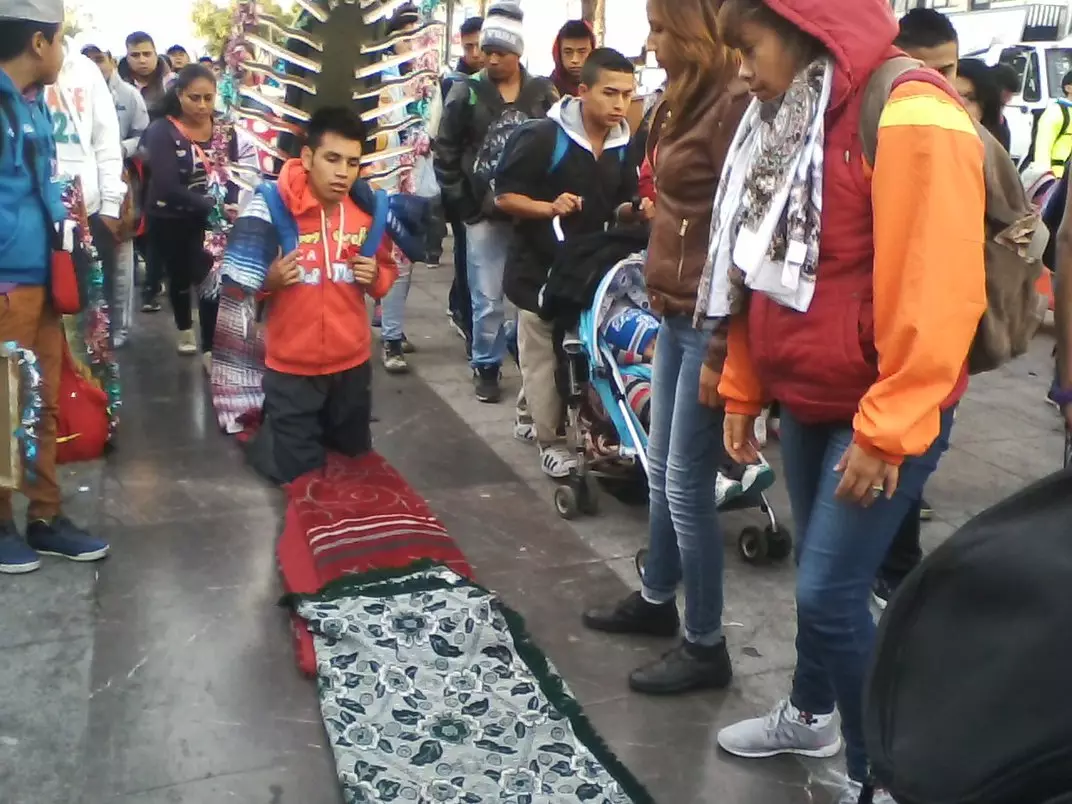 Cara Anyar pikeun Némbongkeun Bakti anjeun di Mexico City: Maké Kaos oblong 8950_2