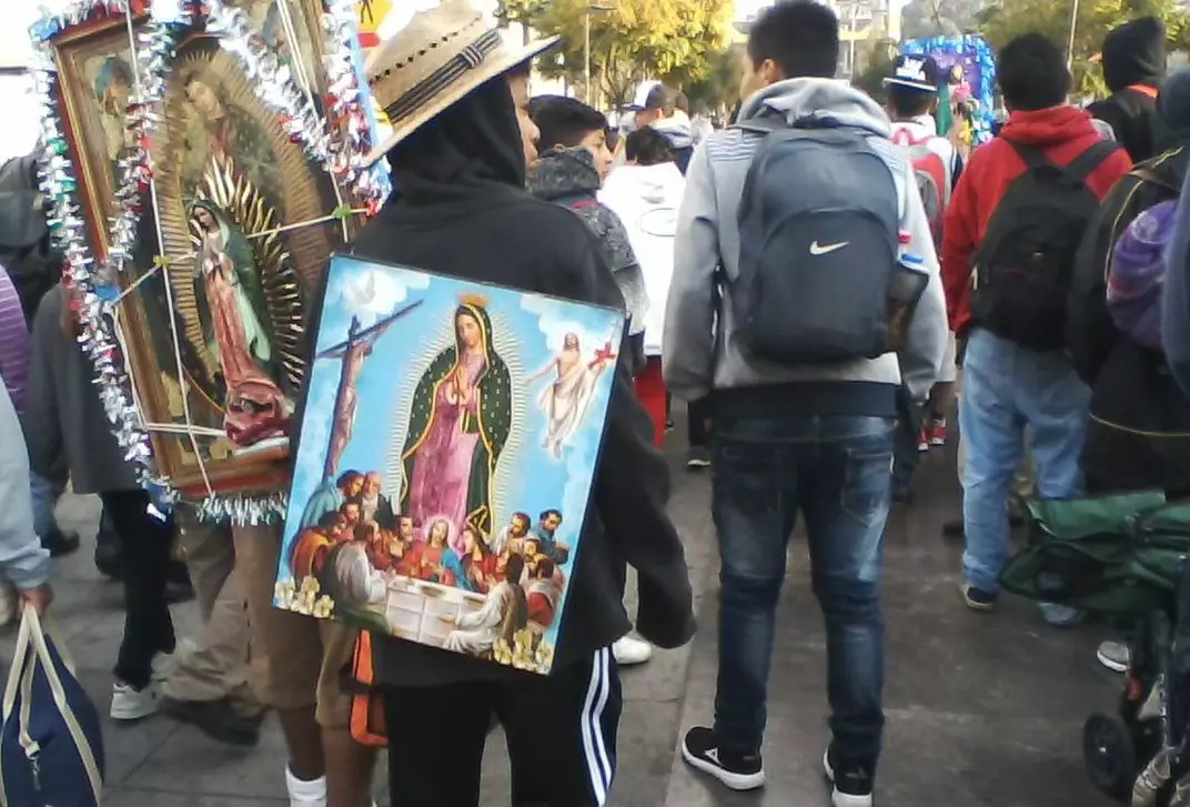 Cara Anyar pikeun Némbongkeun Bakti anjeun di Mexico City: Maké Kaos oblong 8950_5