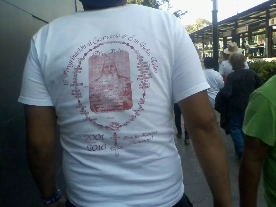 En ny måde at vise din hengivenhed i Mexico City: Bær en T-shirt 8950_8