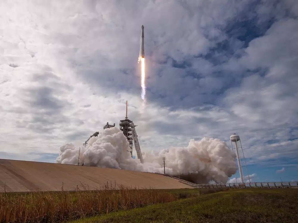 SpaceX úspěšně zahajuje plně recyklovanou misi na vesmírnou stanici