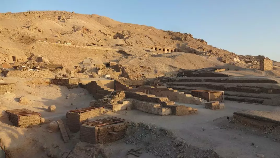 Gamle ruiner i den egyptiske ørkenen