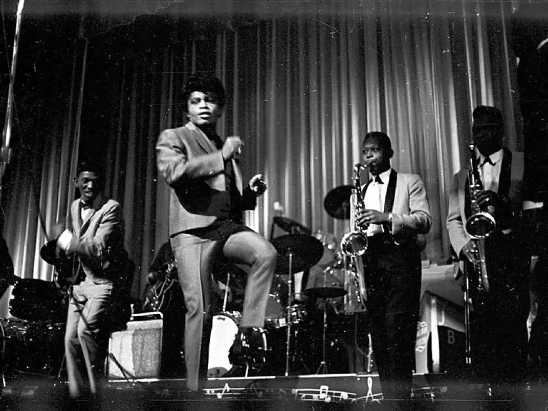 រូបថតខ្មៅនិងស 1964 របស់ James Brown