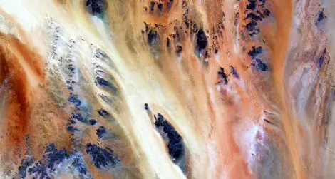 Terkezi oāze Čadā, kā redzams no Landsat 7