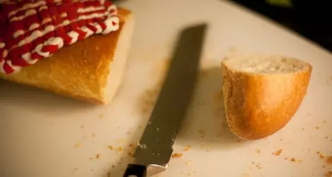 Як смертельний хліб зачарував французьке село