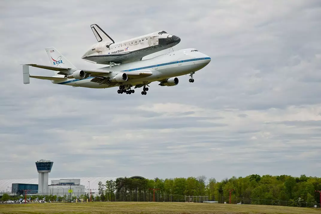 Discovery sumping dina Boeing 747