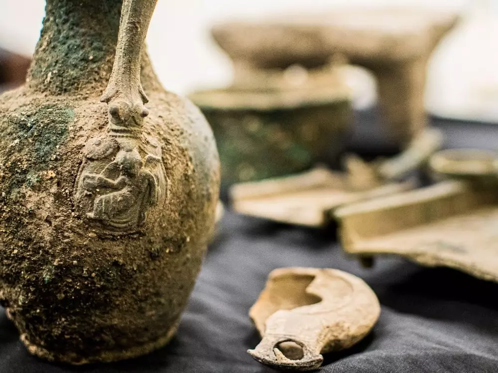Plyndrede artefakter fundet fra bilens bagagerum kan være krigsbytter beslaglagt af jødiske oprørere mod Rom