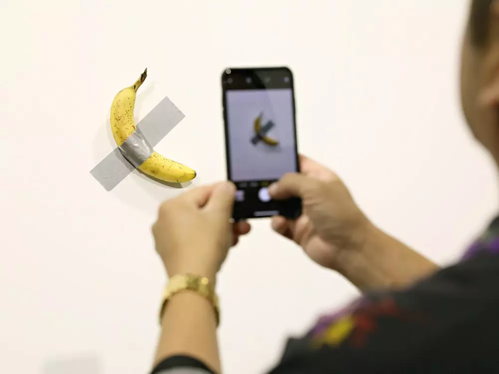 De beruchte keunst Basel Banana is ûnderweis nei it Guggenheim