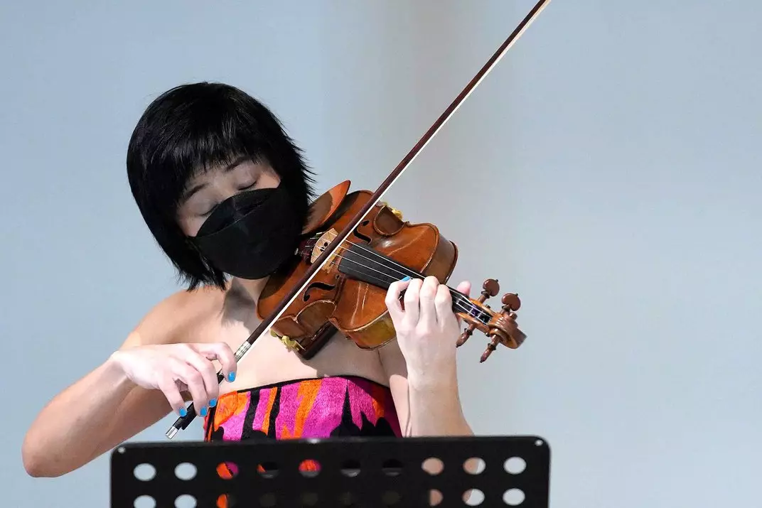 A violinista Jennifer Koh