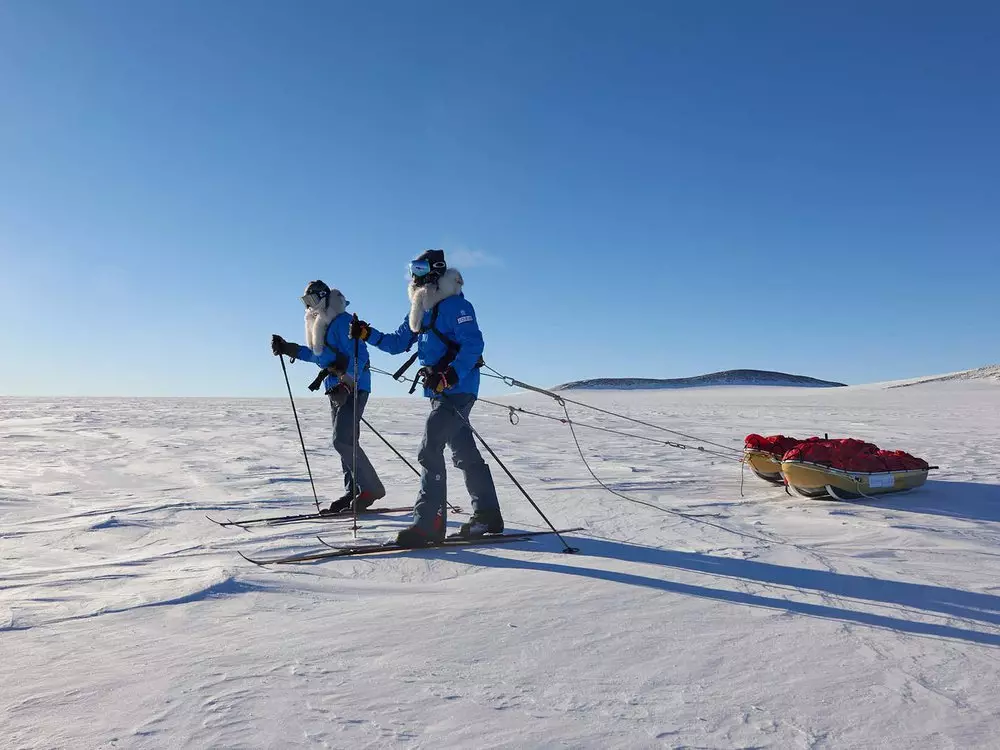 Ғарыш агенттіктері адамдарды Марсқа дайындау үшін Антарктидадағы екі зерттеушіні бақылайды