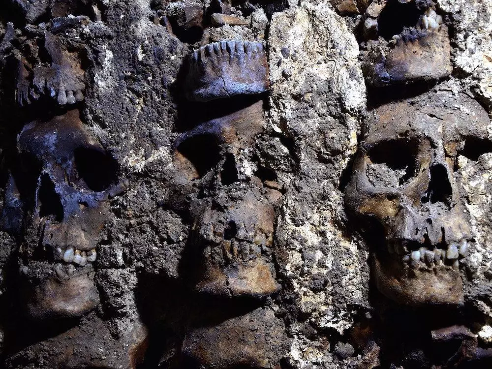 De Azteken bouwden deze toren uit honderden menselijke schedels