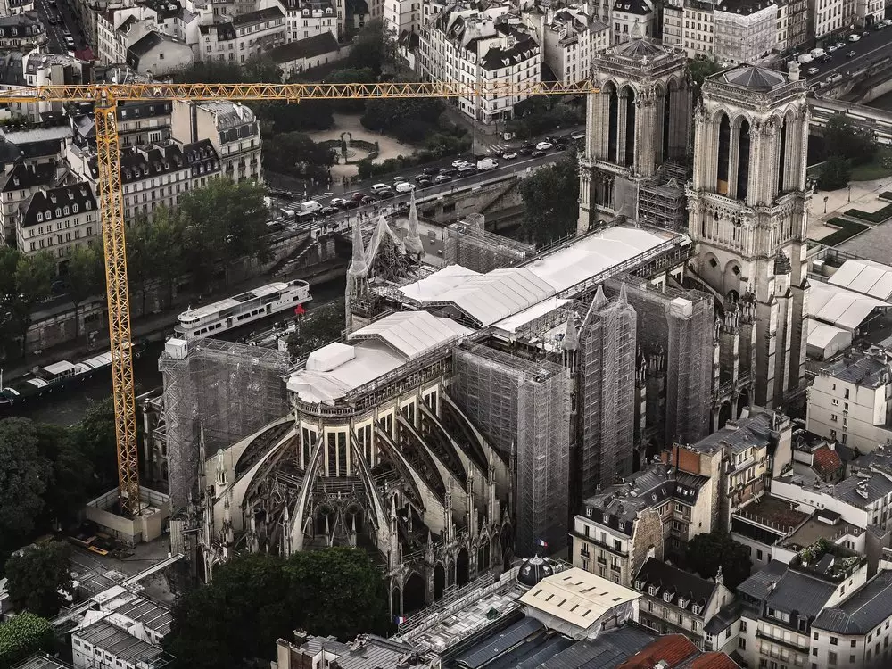 Lafrans apwouve yon plan kontwovèsyal pou renovasyon katedral Notre-Dame