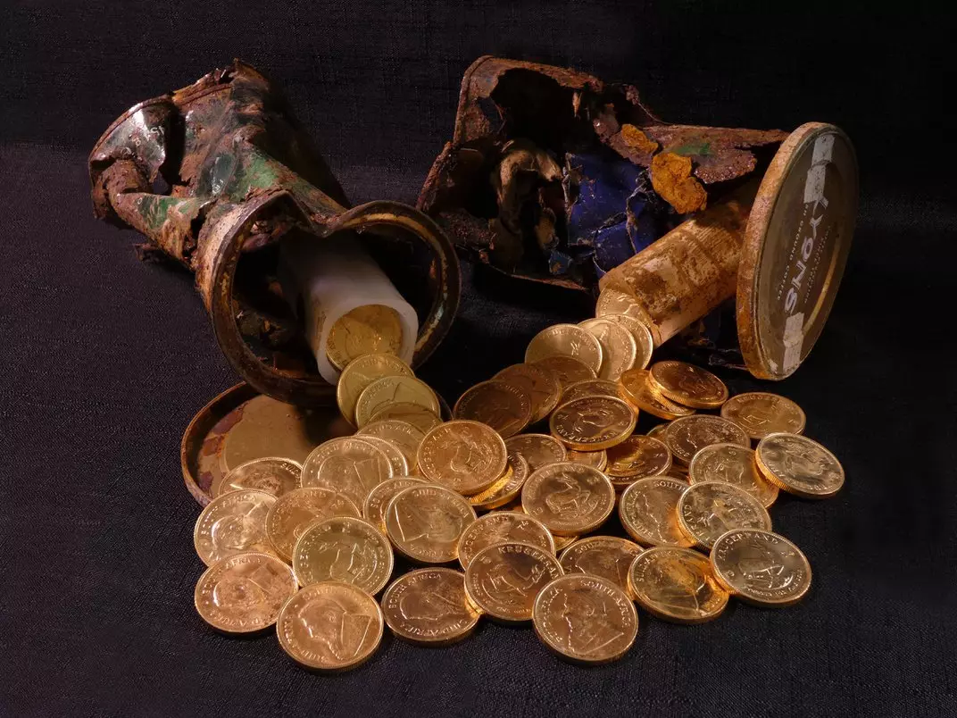 Những người làm vườn Khai quật những đồng xu được ghi bằng tên viết tắt của ba người vợ đầu tiên của vua Henry VIII 9538_5