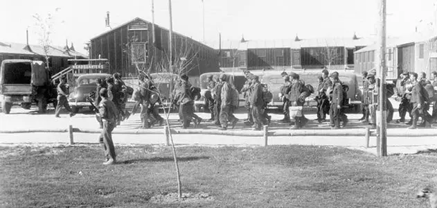 Njemački zarobljenici marširaju