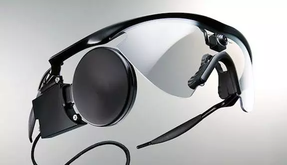Përdoruesit e implantit mbajnë një palë syze