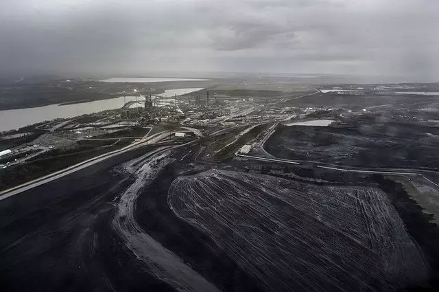 Alberta's Oil Sands llogarit 9 përqind të emetimeve të dioksidit të karbonit të Kanadasë