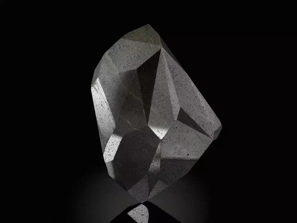 Ogroman crni dijamant, navodno iz svemira, sada je na prodaju