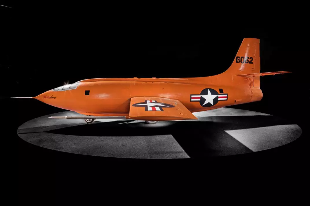Θυμηθείτε τον Chuck Yeager εξερευνώντας το αεροπλάνο που πέταξε για να σπάσει το φράγμα του ήχου 9995_2